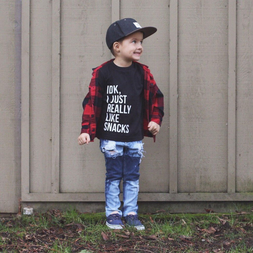 IDK, I Just Really Like Snacks tee – Cayden & Co.